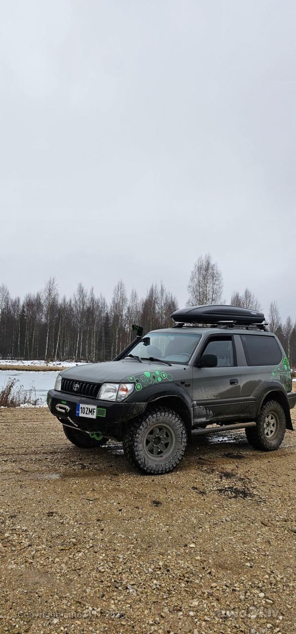 Smilšu krāsa Toyota Land Cruiser 1999 Tallina, ar dzinēja tilpumu 3.00 L un nobraukumu 379 tūkst. km par 11000 €, foto 3 vietnē AUTOMOTO.COM.LV