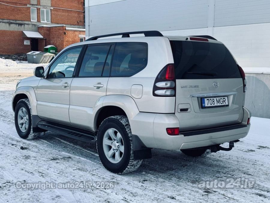 Beige Toyota Land Cruiser 2006 in Tallinn, with an engine capacity of 4.00 L and mileage of 247 thousand km for 17990 €, photo 3 on AUTOMOTO.COM.LV