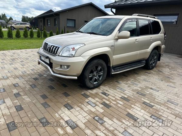 Smilšu krāsa Toyota Land Cruiser 2007 Tallina, ar dzinēja tilpumu 3.00 L un nobraukumu 283 tūkst. km par 11500 €, foto 2 vietnē AUTOMOTO.COM.LV