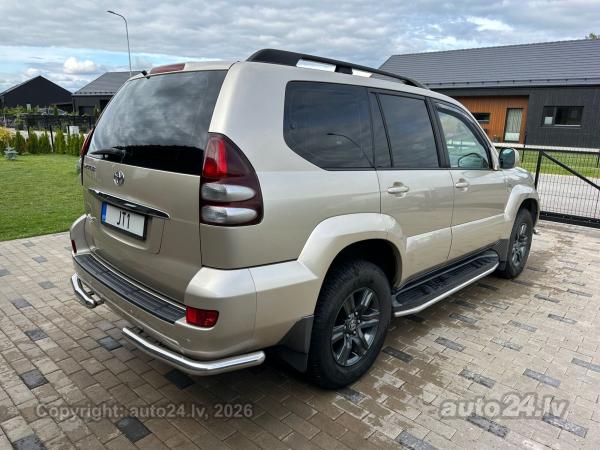 Smilšu krāsa Toyota Land Cruiser 2007 Tallina, ar dzinēja tilpumu 3.00 L un nobraukumu 283 tūkst. km par 11500 €, foto 6 vietnē AUTOMOTO.COM.LV