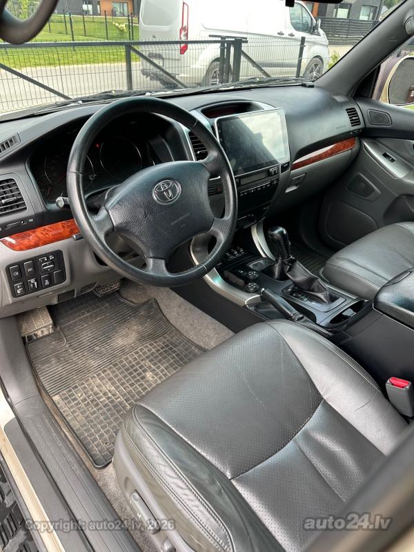 Smilšu krāsa Toyota Land Cruiser 2007 Tallina, ar dzinēja tilpumu 3.00 L un nobraukumu 283 tūkst. km par 11500 €, foto 8 vietnē AUTOMOTO.COM.LV