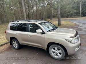 Beige Toyota Land Cruiser 2008 in Tallinn, with an engine capacity of 4.50 L and mileage of 318 thousand km for 19500 €, photo 4 on AUTOMOTO.COM.LV