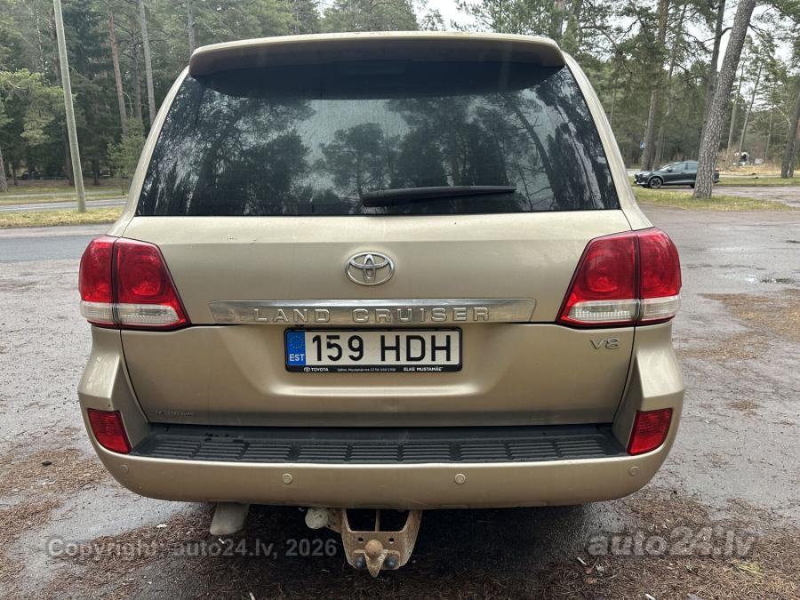 Beige Toyota Land Cruiser 2008 in Tallinn, with an engine capacity of 4.50 L and mileage of 318 thousand km for 19500 €, photo 5 on AUTOMOTO.COM.LV