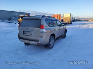 Smilšu krāsa Toyota Land Cruiser 2011 Tallina, ar dzinēja tilpumu 3.00 L un nobraukumu 0 tūkst. km par 16000 €, foto 2 vietnē AUTOMOTO.COM.LV