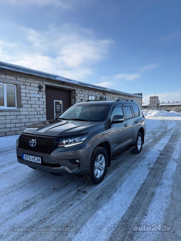 Smilšu krāsa Toyota Land Cruiser 2016 Tallina, ar dzinēja tilpumu 2.80 L un nobraukumu 154 tūkst. km par 36500 €, foto 1 vietnē AUTOMOTO.COM.LV