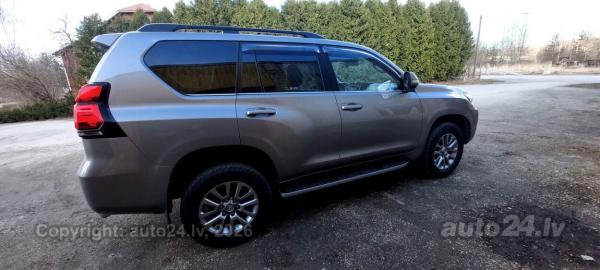 Smilšu krāsa Toyota Land Cruiser 2018 Pelva, ar dzinēja tilpumu 2.80 L un nobraukumu 194 tūkst. km par 41900 €, foto 11 vietnē AUTOMOTO.COM.LV