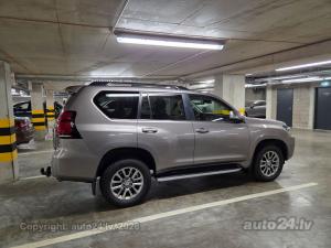 Smilšu krāsa Toyota Land Cruiser 2018 Tallina, ar dzinēja tilpumu 2.80 L un nobraukumu 172 tūkst. km par 39900 €, foto 3 vietnē AUTOMOTO.COM.LV