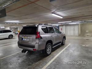Smilšu krāsa Toyota Land Cruiser 2018 Tallina, ar dzinēja tilpumu 2.80 L un nobraukumu 172 tūkst. km par 39900 €, foto 5 vietnē AUTOMOTO.COM.LV