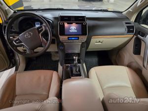 Smilšu krāsa Toyota Land Cruiser 2018 Tallina, ar dzinēja tilpumu 2.80 L un nobraukumu 172 tūkst. km par 39900 €, foto 8 vietnē AUTOMOTO.COM.LV