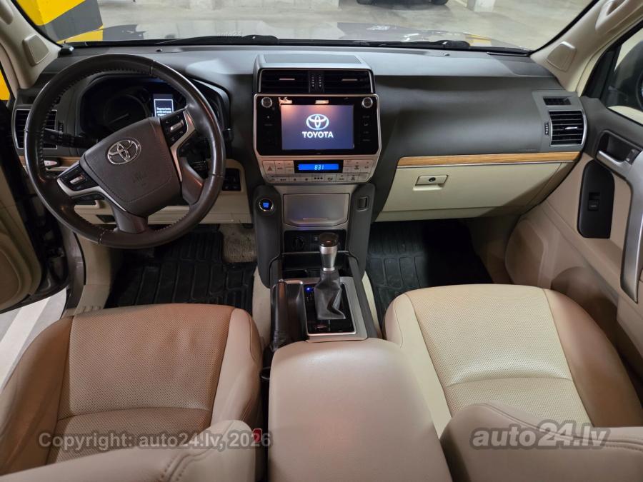 Smilšu krāsa Toyota Land Cruiser 2018 Tallina, ar dzinēja tilpumu 2.80 L un nobraukumu 172 tūkst. km par 39900 €, foto 8 vietnē AUTOMOTO.COM.LV