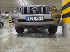 Smilšu krāsa Toyota Land Cruiser 2018 Tallina, ar dzinēja tilpumu 2.80 L un nobraukumu 172 tūkst. km par 39900 €, foto 11 vietnē AUTOMOTO.COM.LV