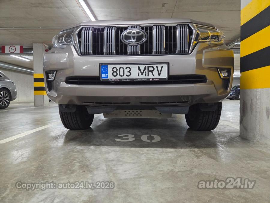 Smilšu krāsa Toyota Land Cruiser 2018 Tallina, ar dzinēja tilpumu 2.80 L un nobraukumu 172 tūkst. km par 39900 €, foto 11 vietnē AUTOMOTO.COM.LV