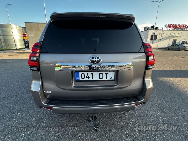 Toyota Land Cruiser 2022 Tallina vietnē Smilšu krāsa Toyota Land Cruiser 2022 Tallina, ar dzinēja tilpumu 2.76 L un nobraukumu 80 tūkst. km par 48800 €, foto 7 vietnē AUTOMOTO.COM.LV