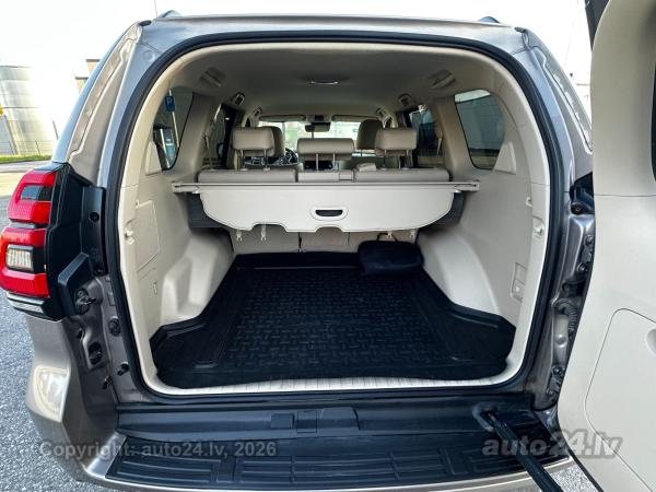Toyota Land Cruiser 2022 Tallina vietnē Smilšu krāsa Toyota Land Cruiser 2022 Tallina, ar dzinēja tilpumu 2.76 L un nobraukumu 80 tūkst. km par 48800 €, foto 9 vietnē AUTOMOTO.COM.LV