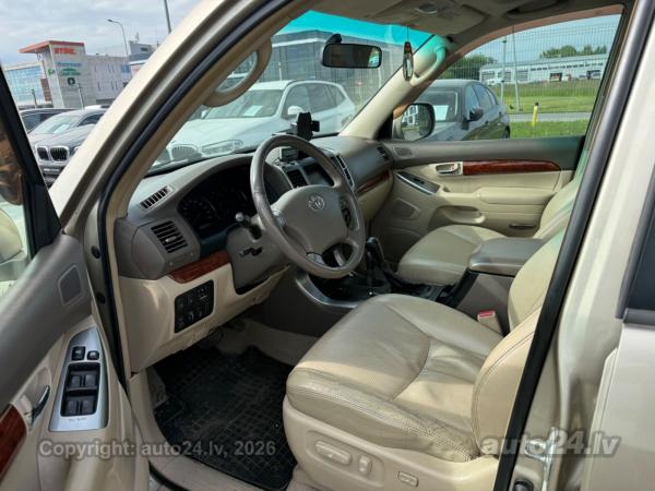 Smilšu krāsa Toyota Land Cruiser 2006 Tallina, ar dzinēja tilpumu 3.00 L un nobraukumu 273 tūkst. km par 8990 €, foto 5 vietnē AUTOMOTO.COM.LV