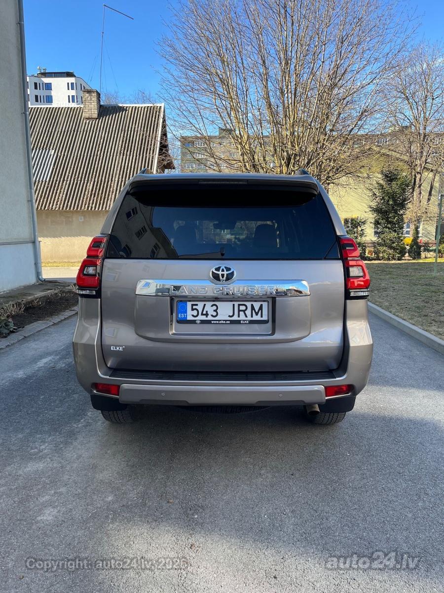 Beige Toyota Land Cruiser 2022 in Tallinn, with an engine capacity of 2.80 L and mileage of 45 thousand km for 57000 €, photo 7 on AUTOMOTO.COM.LV