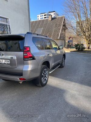 Beige Toyota Land Cruiser 2022 in Tallinn, with an engine capacity of 2.80 L and mileage of 45 thousand km for 57000 €, photo 8 on AUTOMOTO.COM.LV