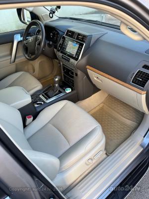 Beige Toyota Land Cruiser 2022 in Tallinn, with an engine capacity of 2.80 L and mileage of 45 thousand km for 57000 €, photo 10 on AUTOMOTO.COM.LV