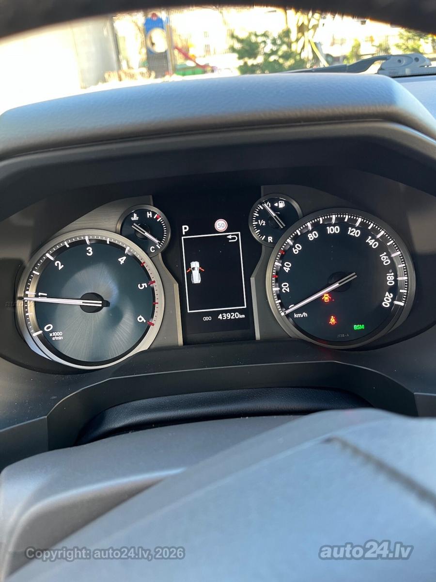Beige Toyota Land Cruiser 2022 in Tallinn, with an engine capacity of 2.80 L and mileage of 45 thousand km for 57000 €, photo 12 on AUTOMOTO.COM.LV