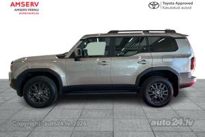 Smilšu krāsa Toyota Land Cruiser 2024 Pērnava, ar dzinēja tilpumu 2.80 L un nobraukumu 35 tūkst. km par 70700 €, foto 4 vietnē AUTOMOTO.COM.LV