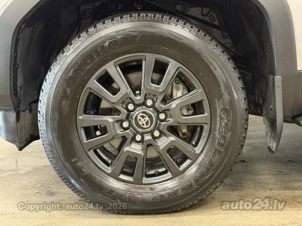 Smilšu krāsa Toyota Land Cruiser 2024 Tallina, ar dzinēja tilpumu 2.80 L un nobraukumu 28 tūkst. km par 74995 €, foto 5 vietnē AUTOMOTO.COM.LV