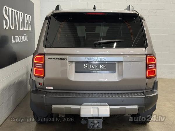 Smilšu krāsa Toyota Land Cruiser 2024 Tallina, ar dzinēja tilpumu 2.80 L un nobraukumu 28 tūkst. km par 74995 €, foto 7 vietnē AUTOMOTO.COM.LV