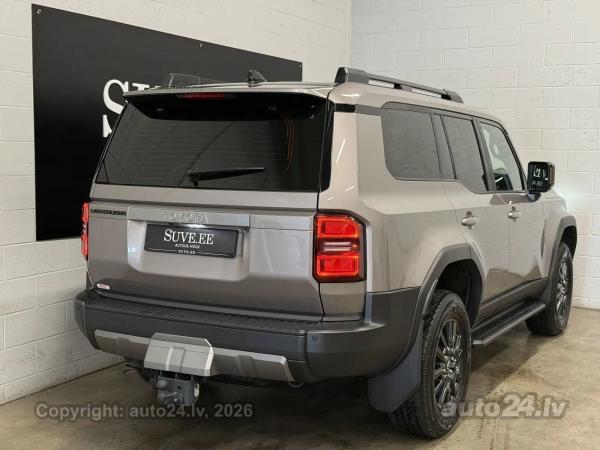Smilšu krāsa Toyota Land Cruiser 2024 Tallina, ar dzinēja tilpumu 2.80 L un nobraukumu 28 tūkst. km par 74995 €, foto 8 vietnē AUTOMOTO.COM.LV