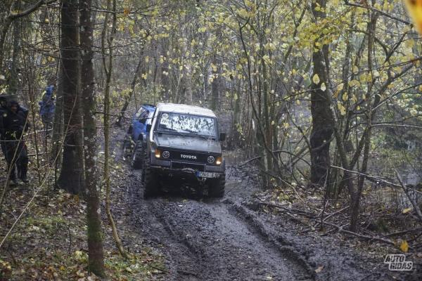 Черный Тойота Ленд Крузер 1988 в Ширвинтос, объемом двигателя 3.00 л и пробегом 401 тыс. км за 13000 €, фото 3 на AUTOMOTO.COM.LV