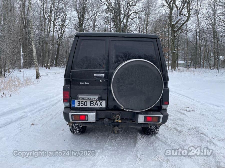 Melns Toyota Land Cruiser 1994 Tallina, ar dzinēja tilpumu 2.40 L un nobraukumu 232 tūkst. km par 13900 €, foto 7 vietnē AUTOMOTO.COM.LV