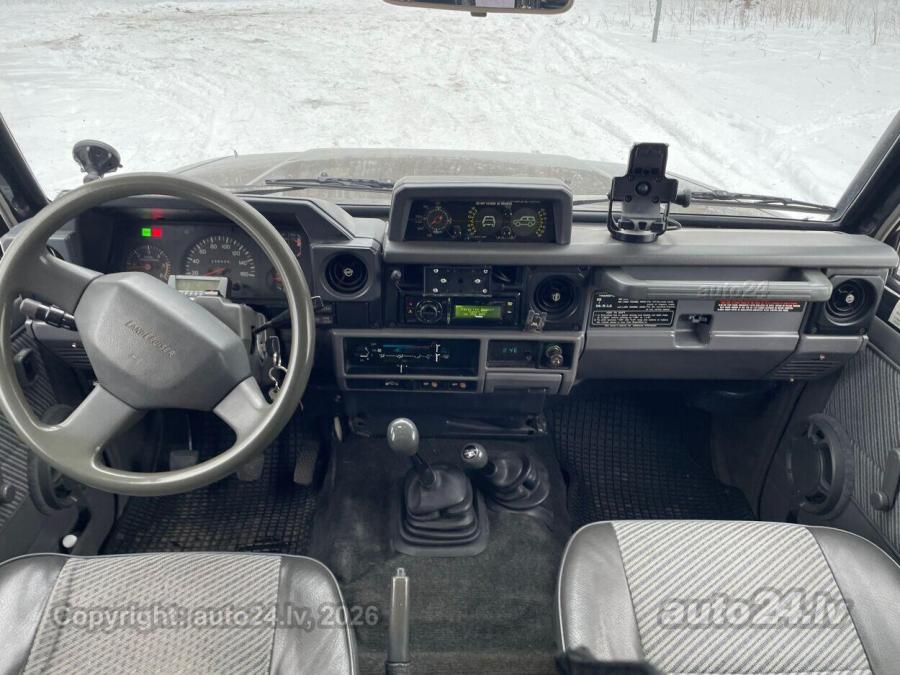 Melns Toyota Land Cruiser 1994 Tallina, ar dzinēja tilpumu 2.40 L un nobraukumu 232 tūkst. km par 13900 €, foto 13 vietnē AUTOMOTO.COM.LV