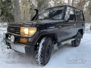 Melns Toyota Land Cruiser 1994 Tallina, ar dzinēja tilpumu 2.40 L un nobraukumu 232 tūkst. km par 13900 €, foto 14 vietnē AUTOMOTO.COM.LV