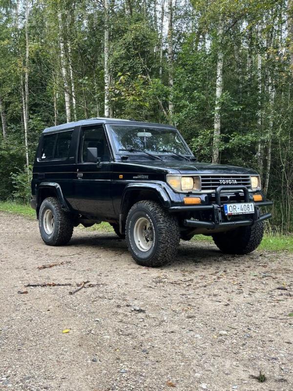 Melns Toyota Land Cruiser 1995 Aizkraukle, ar dzinēja tilpumu 3.00 L un nobraukumu 238 tūkst. km par 7950 €, foto 1 vietnē AUTOMOTO.COM.LV