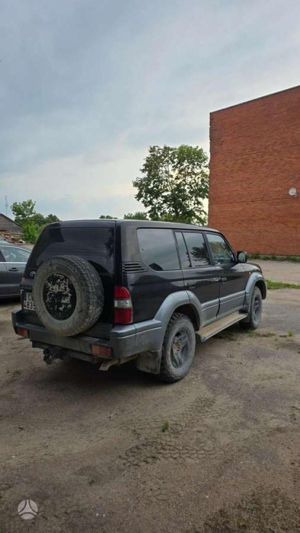 Black Toyota Land Cruiser 1998 in Taurage, with an engine capacity of 2.98 L and mileage of 265 thousand km for 5500 €, photo 3 on AUTOMOTO.COM.LV