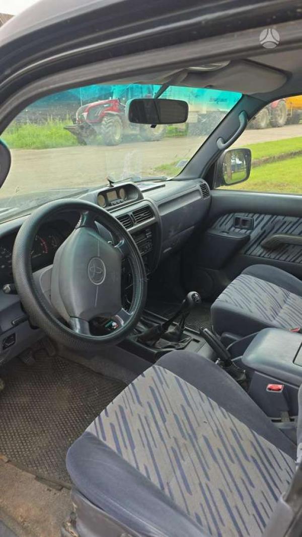 Black Toyota Land Cruiser 1998 in Taurage, with an engine capacity of 2.98 L and mileage of 265 thousand km for 5500 €, photo 6 on AUTOMOTO.COM.LV