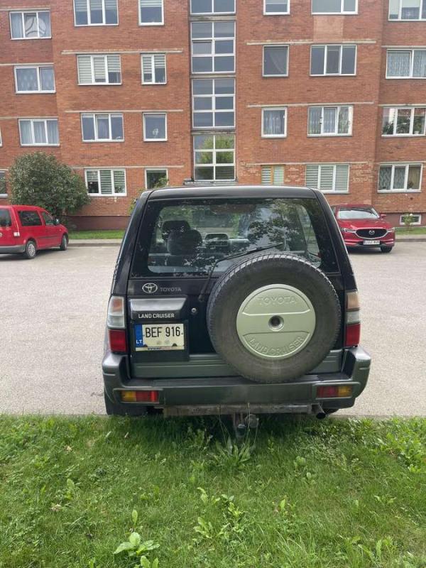Melns Toyota Land Cruiser 1999 Ukmergė, ar dzinēja tilpumu 2.98 L un nobraukumu 261 tūkst. km par 3500 €, foto 1 vietnē AUTOMOTO.COM.LV