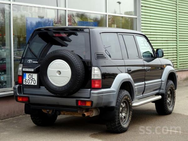 Melns Toyota Land Cruiser 2000 Rīga, ar dzinēja tilpumu 3.00 L un nobraukumu 257 tūkst. km par 8900 €, foto 2 vietnē AUTOMOTO.COM.LV