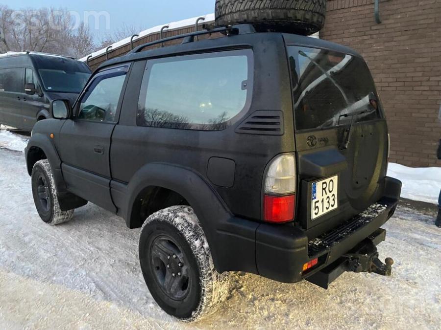 Black Toyota Land Cruiser 2000 in Riga, with an engine capacity of 3.00 L and mileage of 470 thousand km for 10500 €, photo 4 on AUTOMOTO.COM.LV