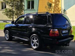 Melns Toyota Land Cruiser 2001 Rīga, ar dzinēja tilpumu 4.20 L un nobraukumu 220 tūkst. km par 15000 €, foto 2 vietnē AUTOMOTO.COM.LV