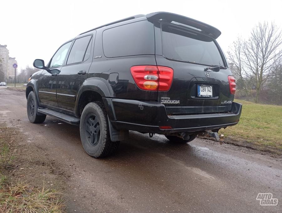 Black Toyota Land Cruiser 2001 in Kaunas, with an engine capacity of 4.70 L and mileage of 198 thousand km for 6700 €, photo 5 on AUTOMOTO.COM.LV
