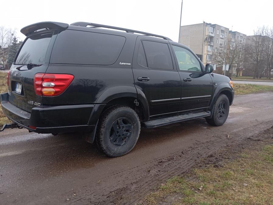 Black Toyota Land Cruiser 2001 in Kaunas, with an engine capacity of 4.70 L and mileage of 198 thousand km for 6700 €, photo 10 on AUTOMOTO.COM.LV