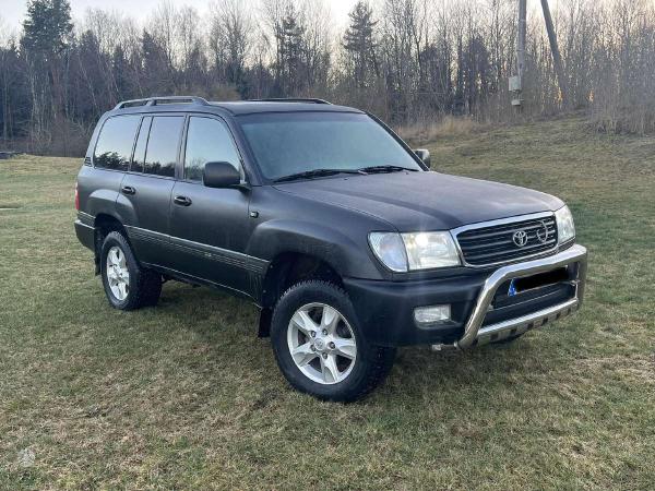 Black Toyota Land Cruiser 2001 in Vilnius, with an engine capacity of 4.14 L and mileage of 677 thousand km for 10500 €, photo 1 on AUTOMOTO.COM.LV