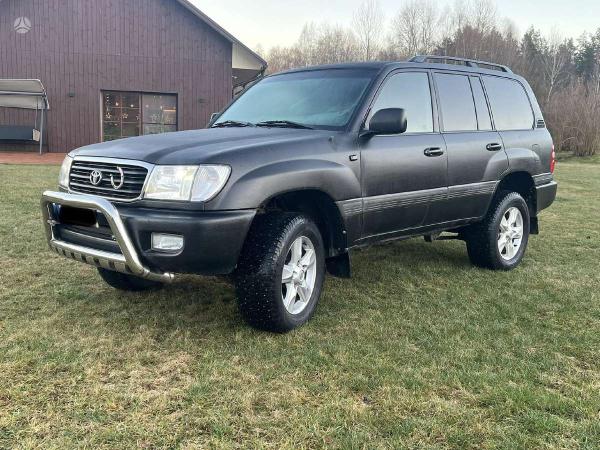 Black Toyota Land Cruiser 2001 in Vilnius, with an engine capacity of 4.14 L and mileage of 677 thousand km for 10500 €, photo 2 on AUTOMOTO.COM.LV