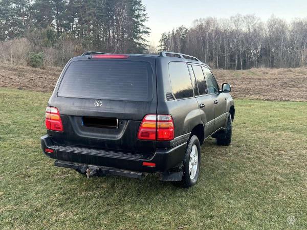 Black Toyota Land Cruiser 2001 in Vilnius, with an engine capacity of 4.14 L and mileage of 677 thousand km for 10500 €, photo 3 on AUTOMOTO.COM.LV