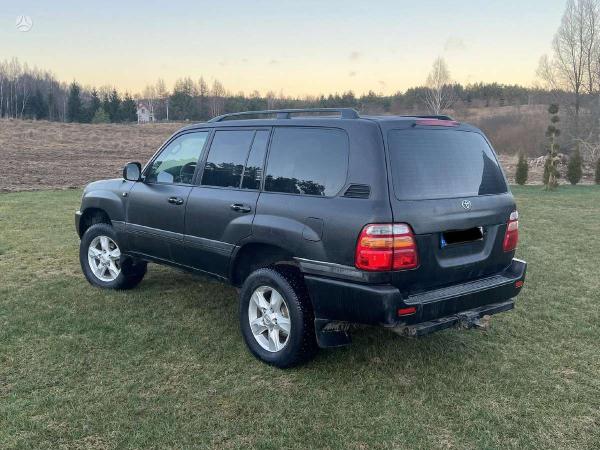 Black Toyota Land Cruiser 2001 in Vilnius, with an engine capacity of 4.14 L and mileage of 677 thousand km for 10500 €, photo 4 on AUTOMOTO.COM.LV