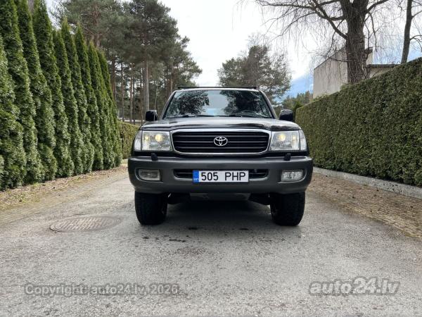 Melns Toyota Land Cruiser 2002 Tallina, ar dzinēja tilpumu 4.70 L un nobraukumu 175 tūkst. km par 15000 €, foto 2 vietnē AUTOMOTO.COM.LV