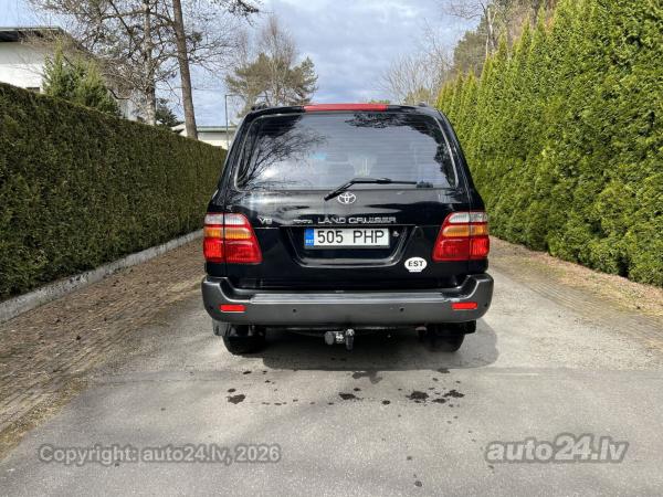 Melns Toyota Land Cruiser 2002 Tallina, ar dzinēja tilpumu 4.70 L un nobraukumu 175 tūkst. km par 15000 €, foto 3 vietnē AUTOMOTO.COM.LV