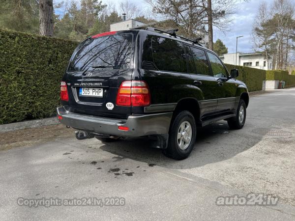 Melns Toyota Land Cruiser 2002 Tallina, ar dzinēja tilpumu 4.70 L un nobraukumu 175 tūkst. km par 15000 €, foto 4 vietnē AUTOMOTO.COM.LV