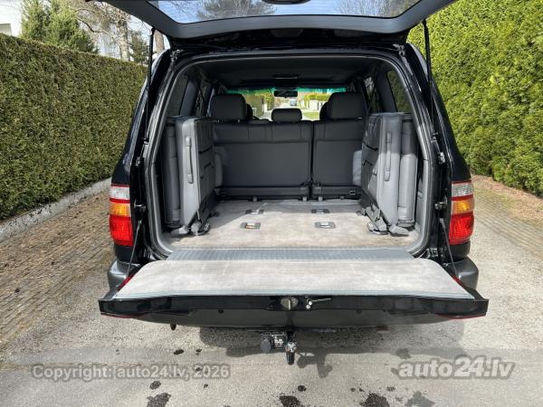 Melns Toyota Land Cruiser 2002 Tallina, ar dzinēja tilpumu 4.70 L un nobraukumu 175 tūkst. km par 15000 €, foto 10 vietnē AUTOMOTO.COM.LV
