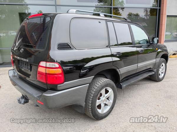 Black Toyota Land Cruiser 2002 in Tartu, with an engine capacity of 0.00 L and mileage of 384 thousand km for 19500 €, photo 2 on AUTOMOTO.COM.LV