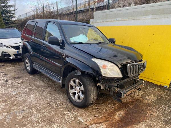 Black Toyota Land Cruiser 2003 in Taurage, with an engine capacity of 2.98 L and mileage of 337 thousand km for 5300 €, photo 1 on AUTOMOTO.COM.LV